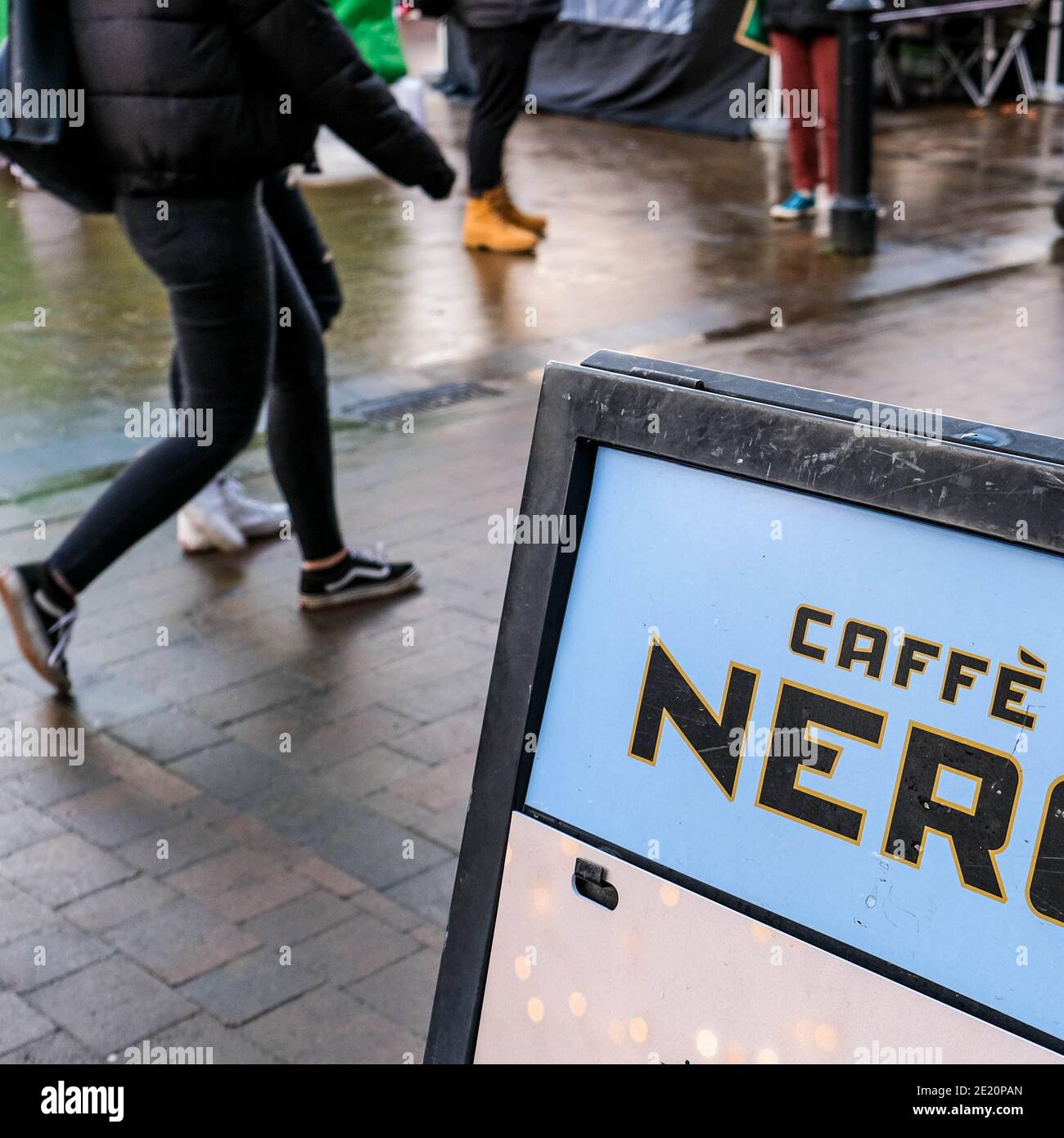 Anonymous people hi-res stock photography and images - Alamy