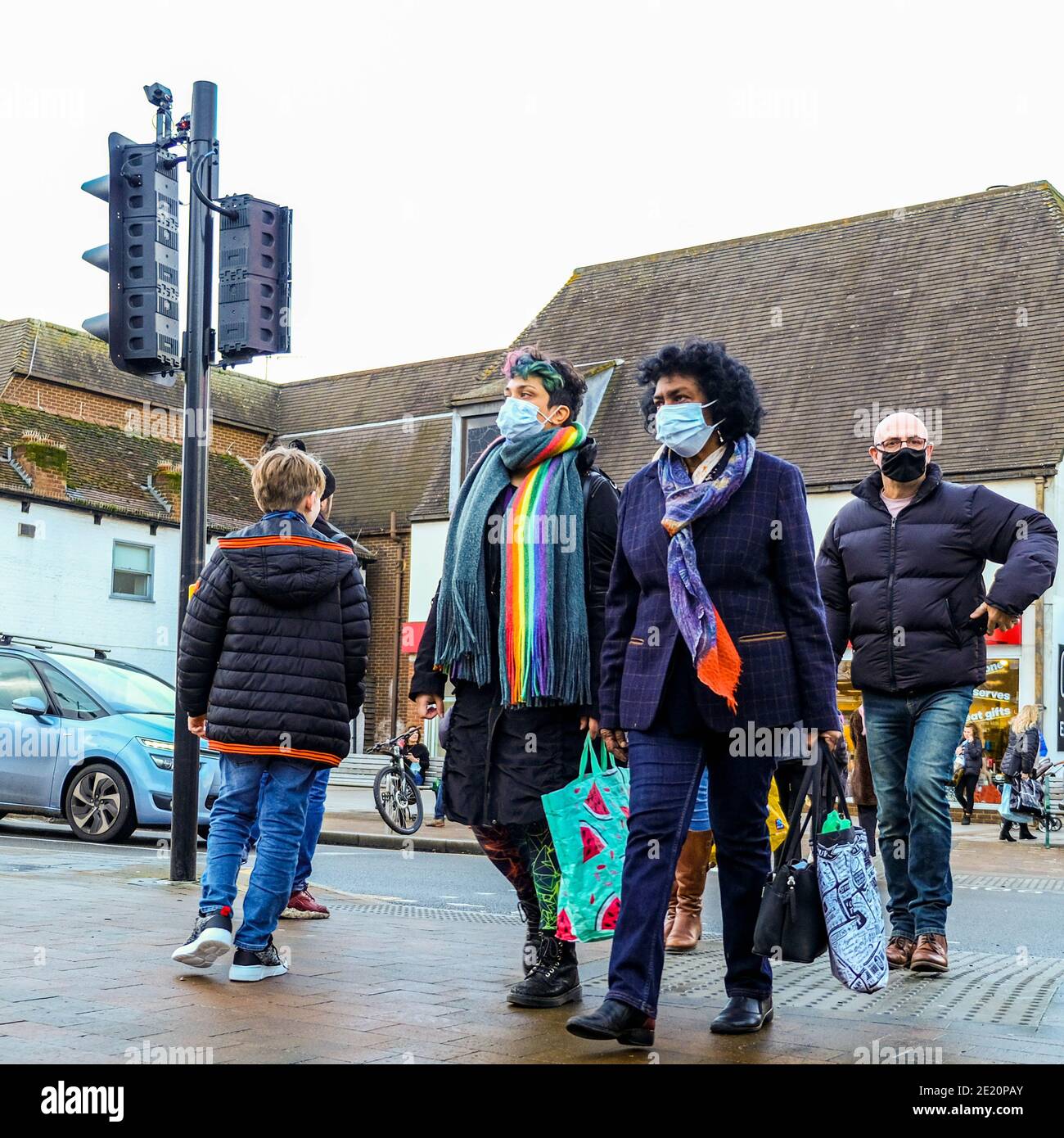 Women wearing face coverings hi-res stock photography and images - Alamy