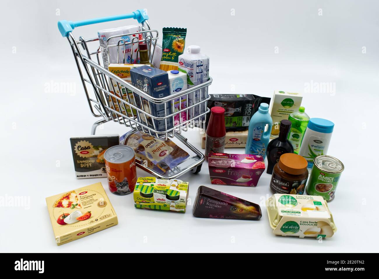 Italian Coop produits. Shopping concept Stock Photo - Alamy