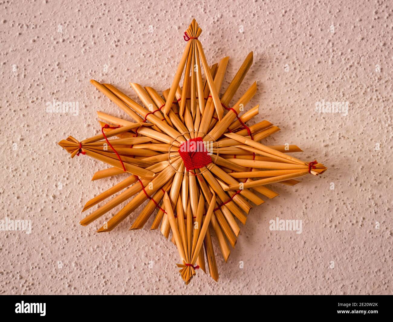 Straw christmas decoration hi-res stock photography and images - Alamy