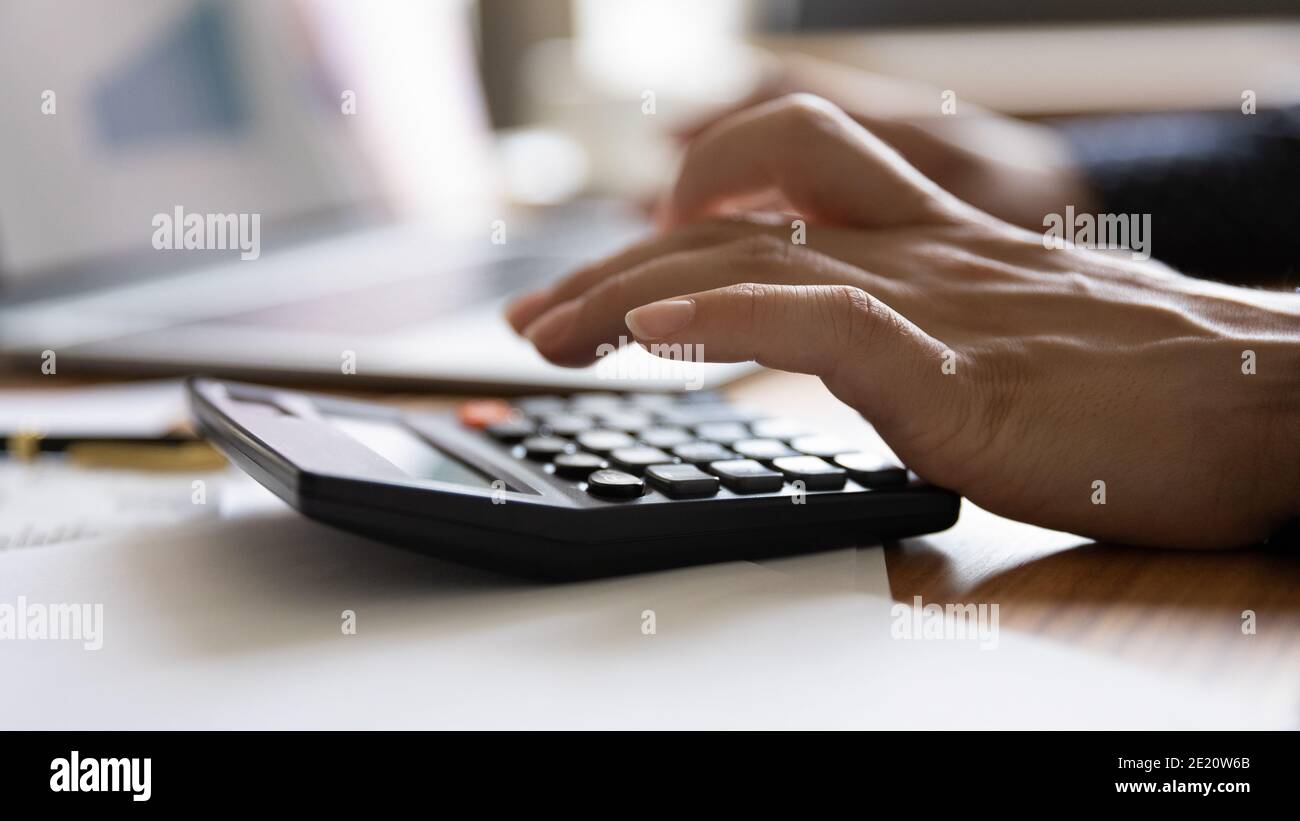 Calculate payment hi-res stock photography and images - Alamy