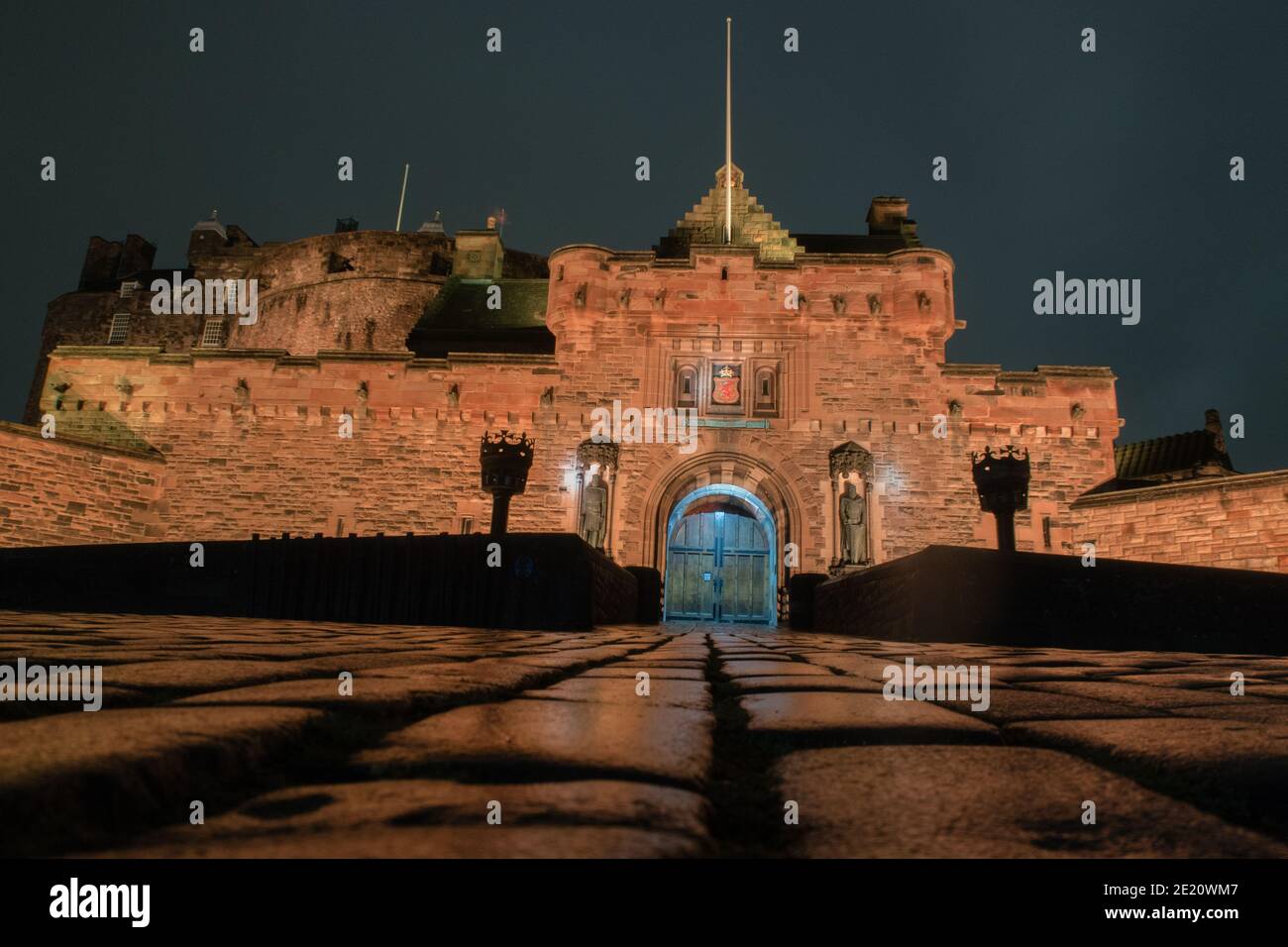 Entrance to edinburgh castle hi-res stock photography and images - Alamy