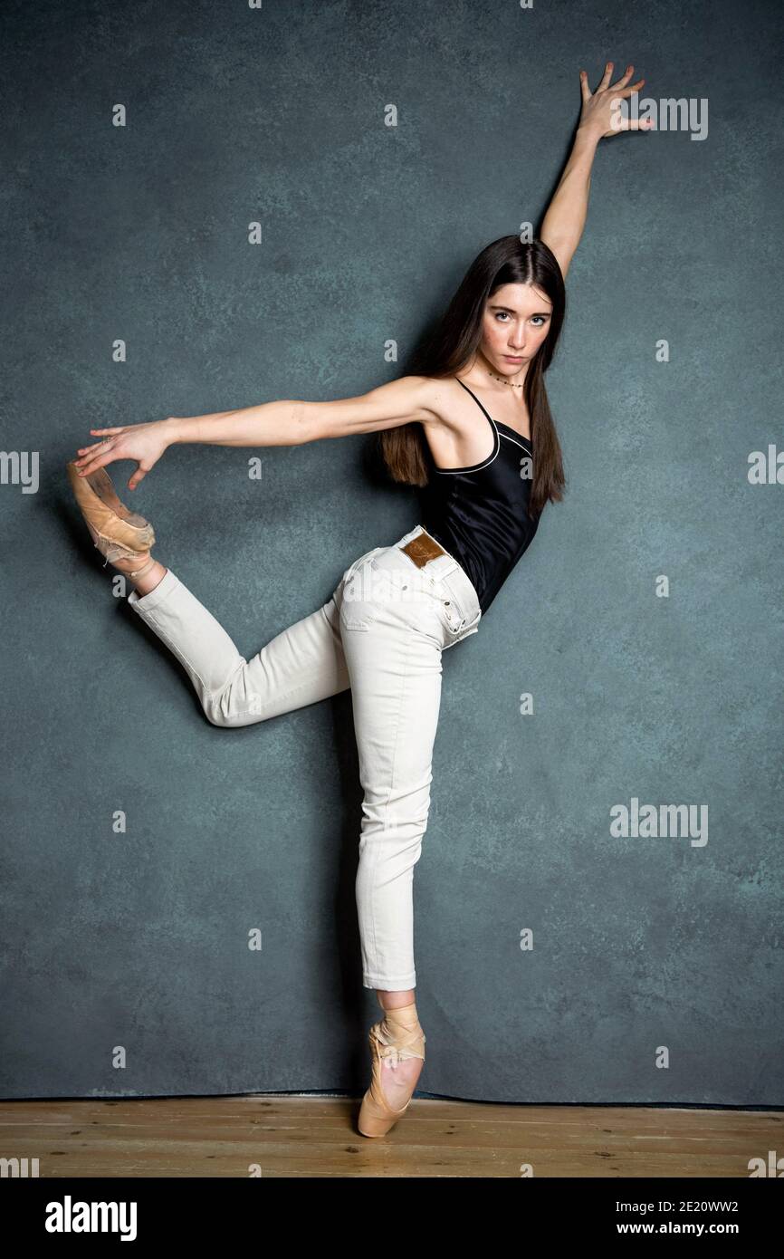 ballet dancer in streetwear Stock Photo - Alamy