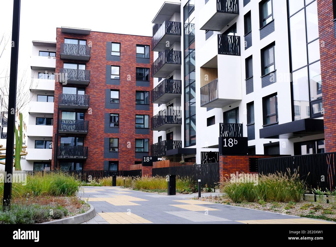 Apartment Building With Courtyard HGR Arquitectos Designs Building