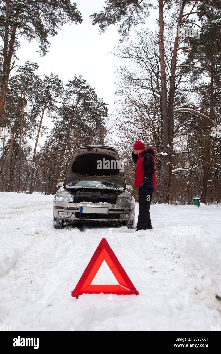 Car snow breakdown hi-res stock photography and images - Alamy