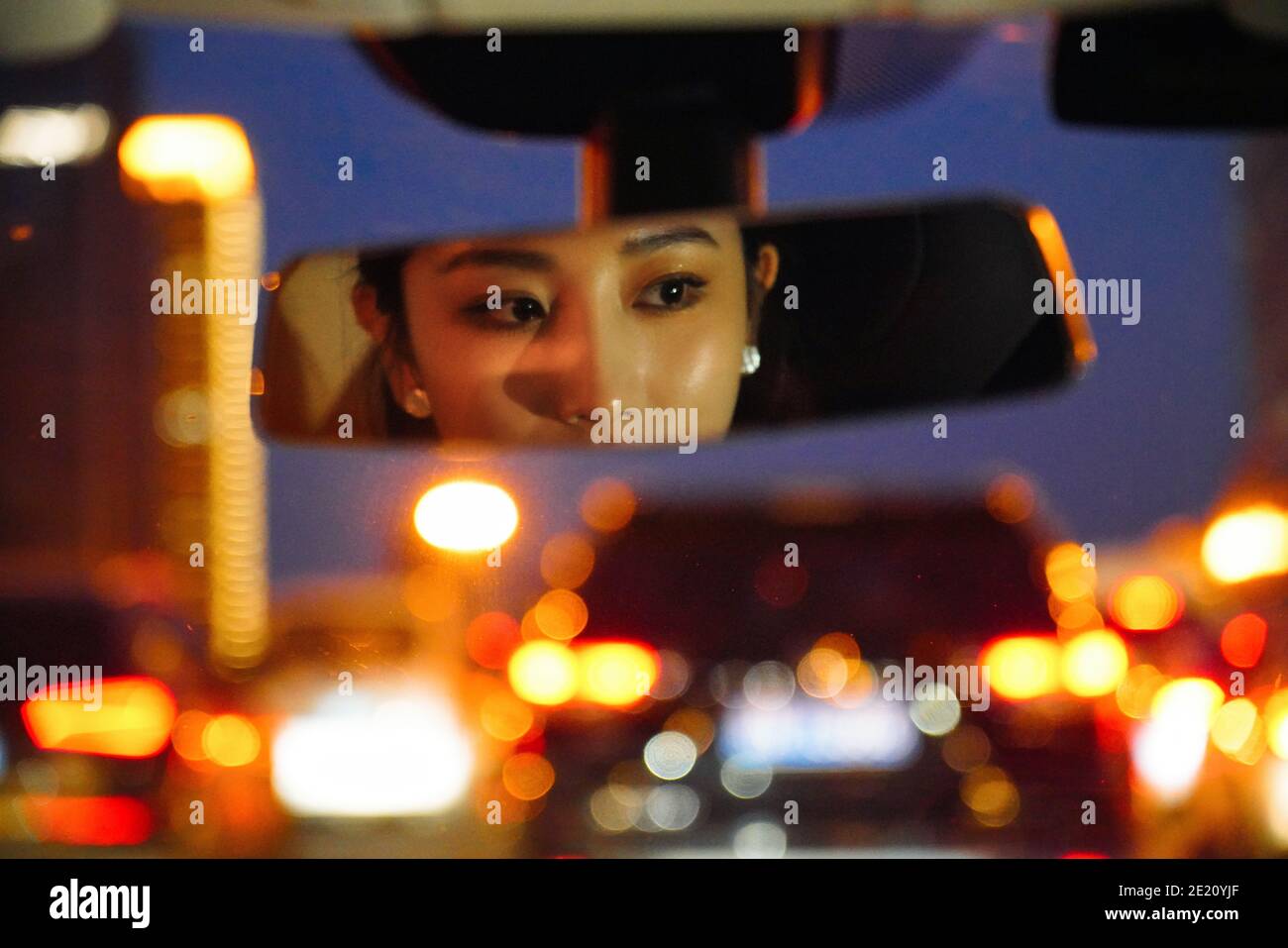 Car rearview mirror display of young women Stock Photo - Alamy