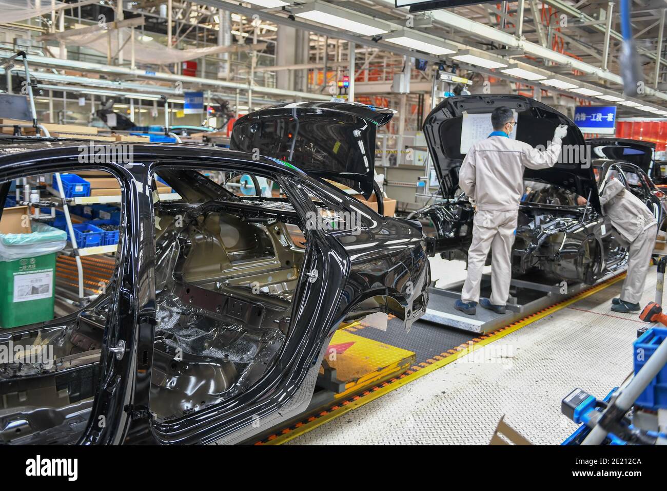Volkswagen assembly line 2020 hi-res stock photography and images - Alamy