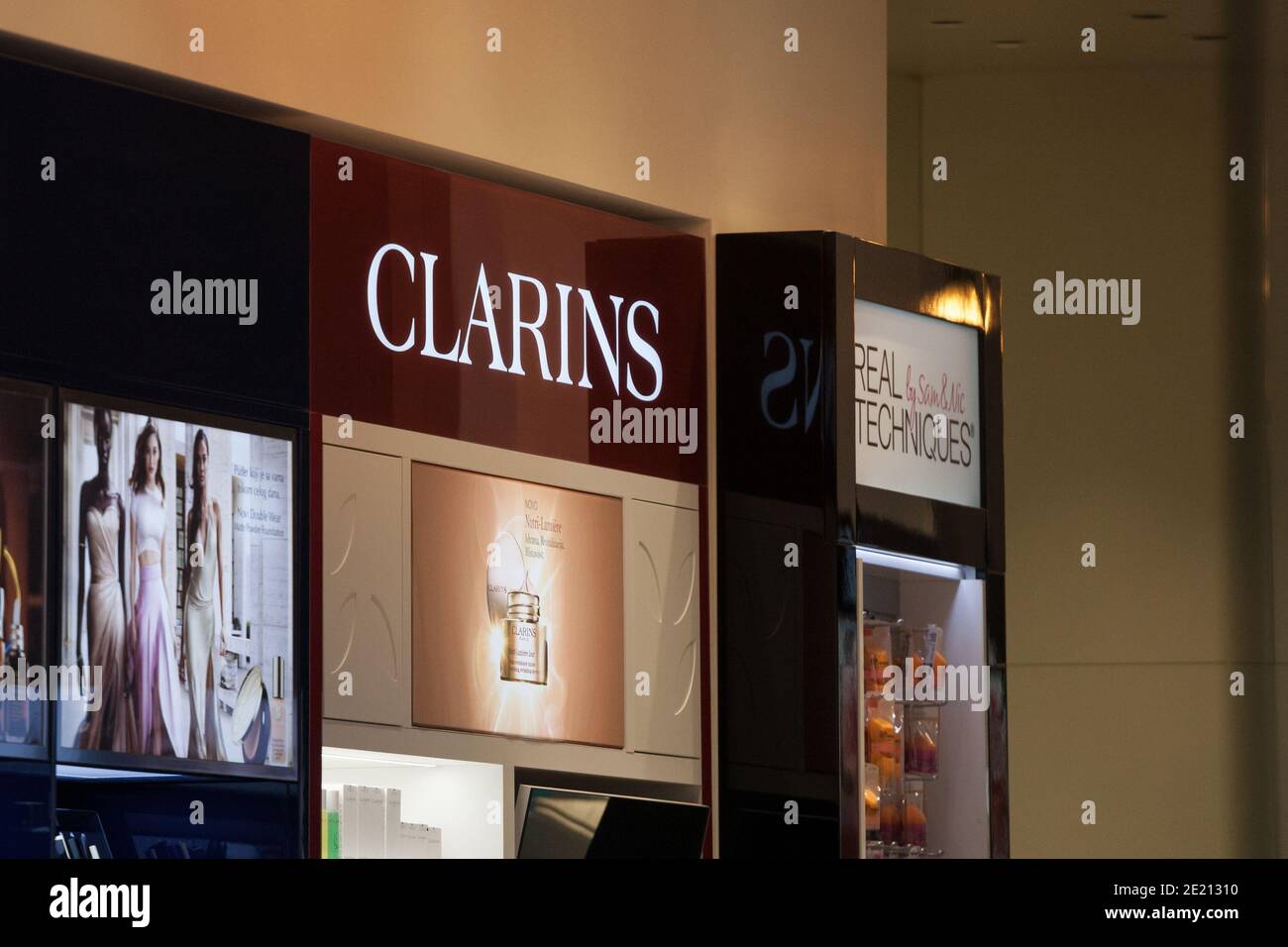 Clarins logo hi-res stock photography and images - Alamy