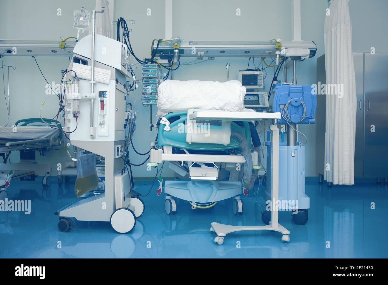 Equipped intensive care unit hi-res stock photography and images - Alamy