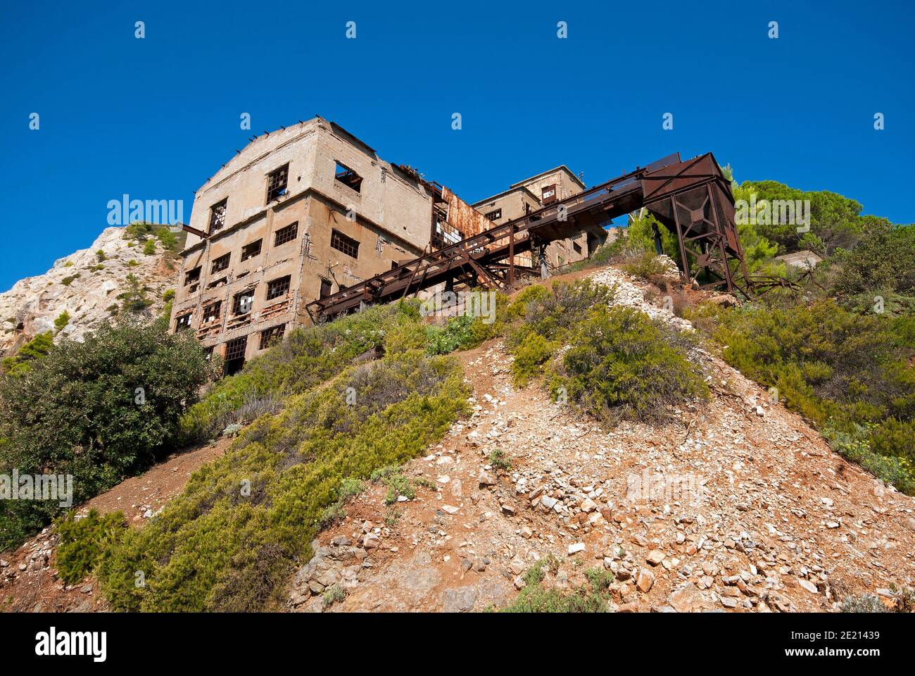 Abandoned equipment hi-res stock photography and images - Alamy
