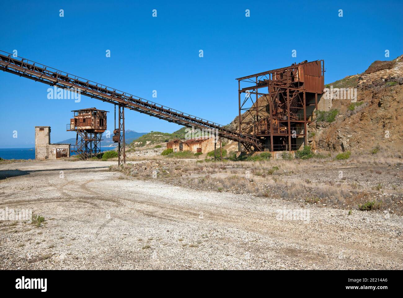 Abandoned equipment hi-res stock photography and images - Alamy
