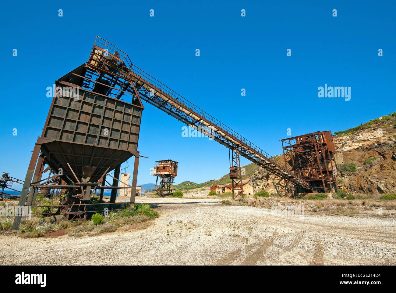 Abandoned equipment hi-res stock photography and images - Alamy
