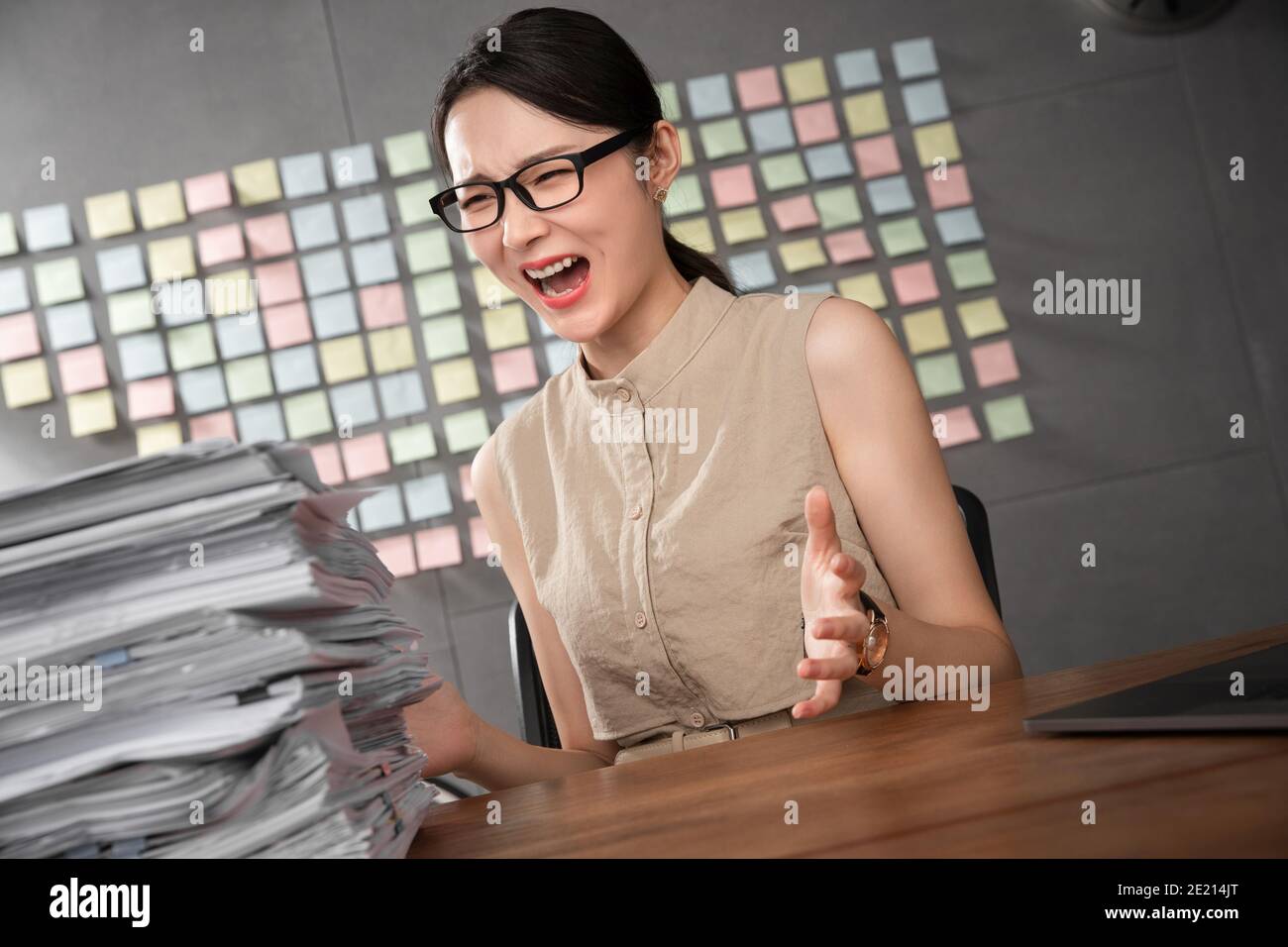 Angry mad business lady Stock Photo - Alamy