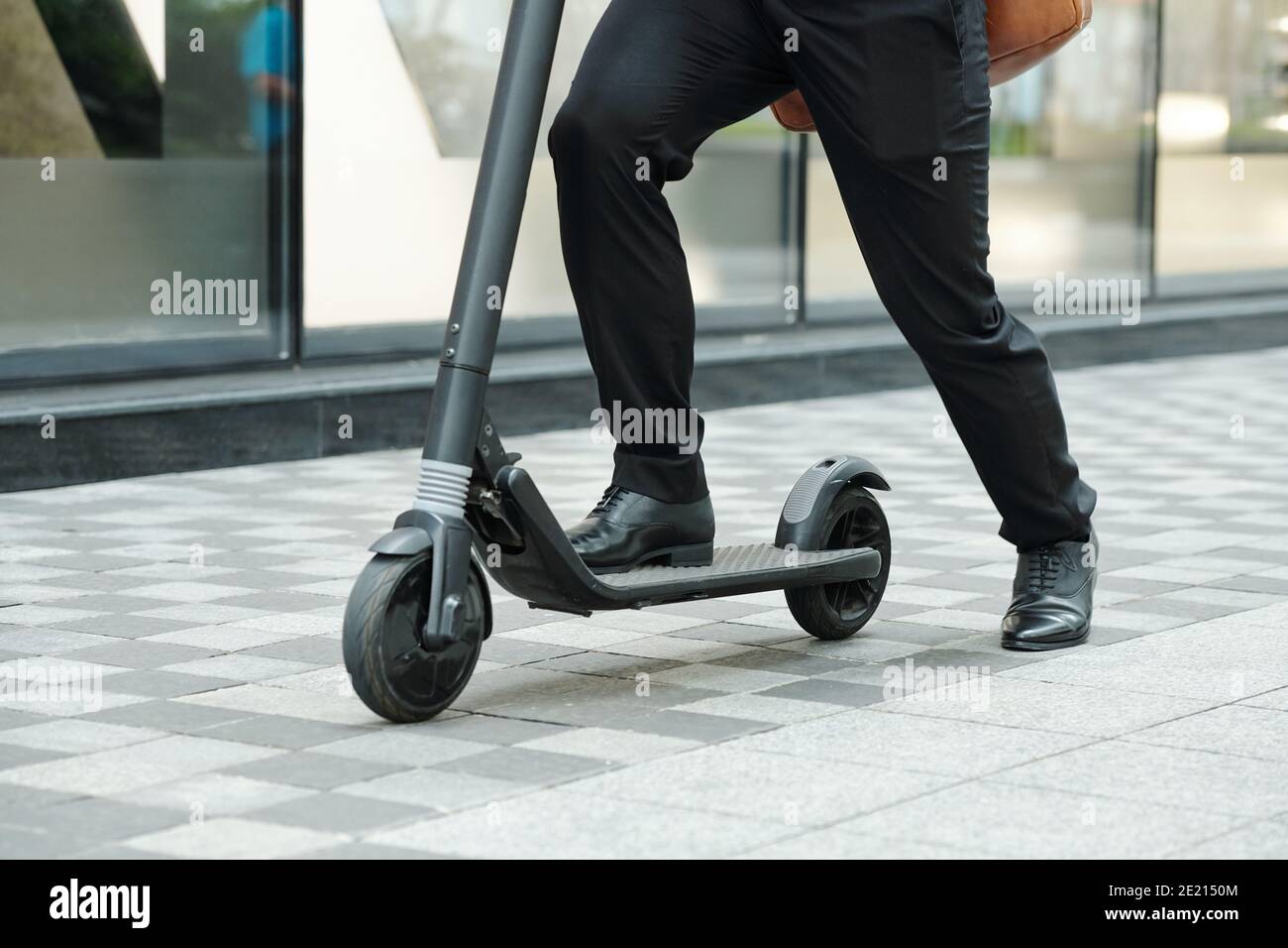 Man hurrying hi-res stock photography and images - Alamy