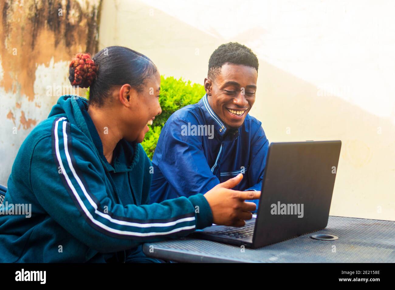 Internet africa students hi-res stock photography and images - Alamy