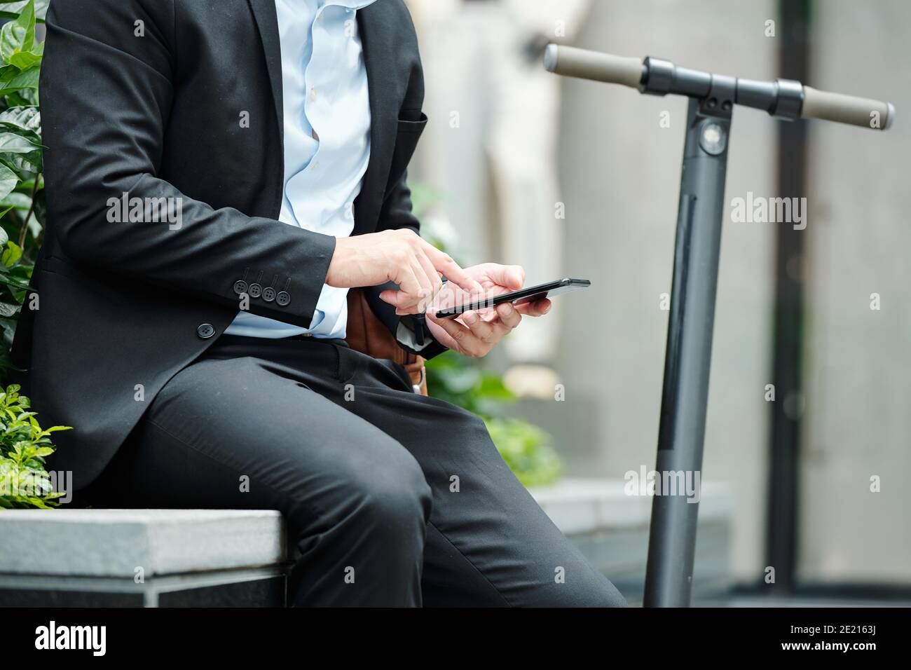 Answering text messages hi-res stock photography and images - Alamy