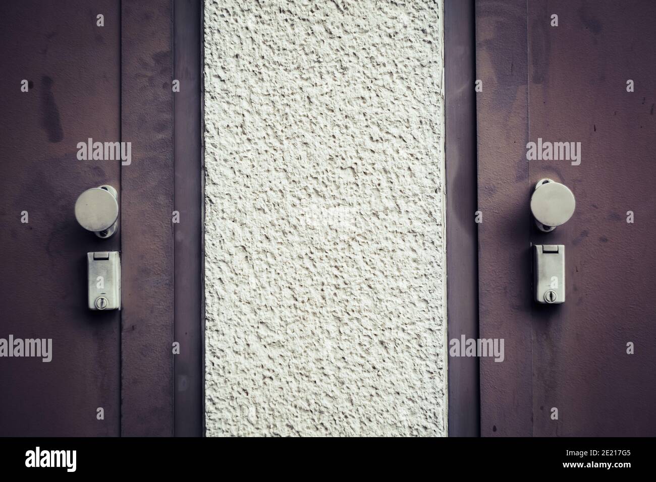 Silver doors hi-res stock photography and images - Alamy