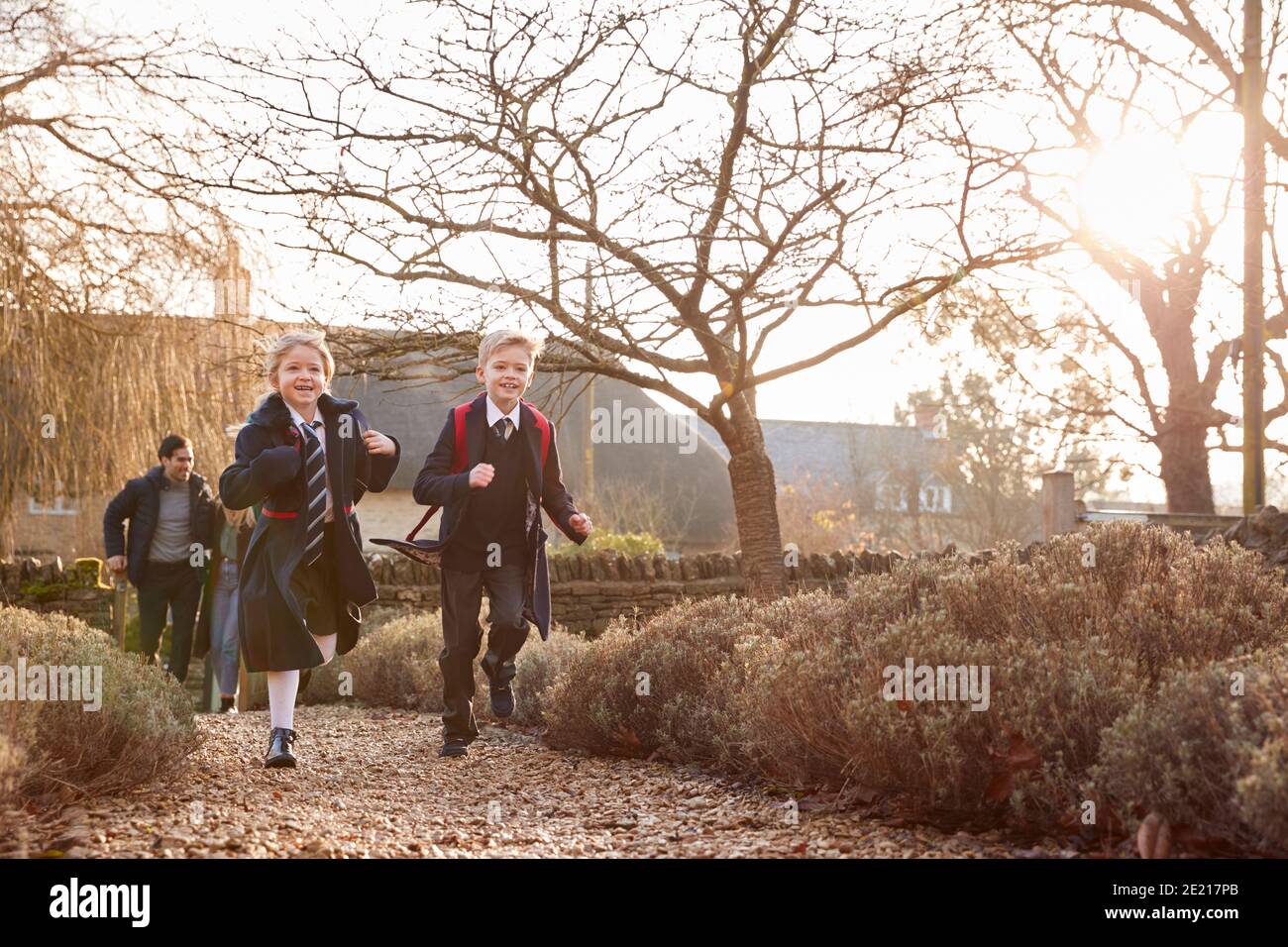 School 5 years uniform parent hi-res stock photography and images - Alamy