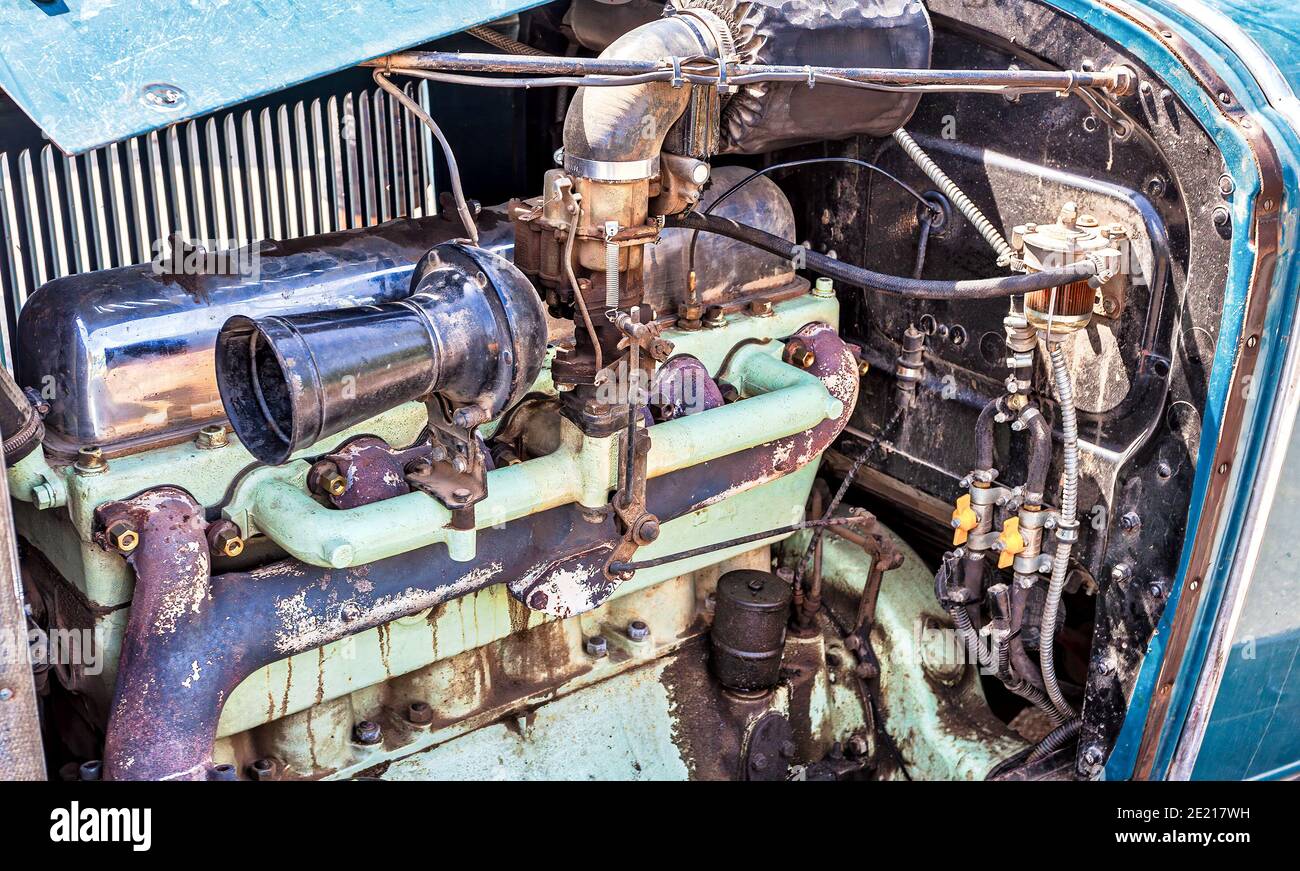 Old rusty car engine of retro vehicle Stock Photo - Alamy