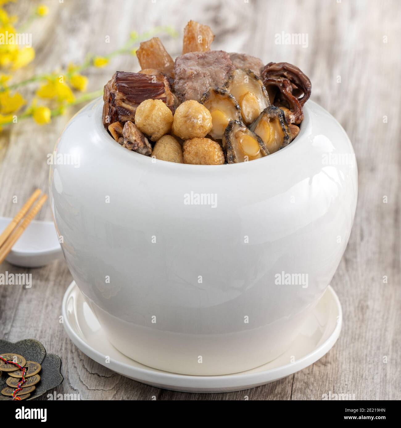 Traditional food of Chinese lunar new year, Buddha jumps over the wall ...