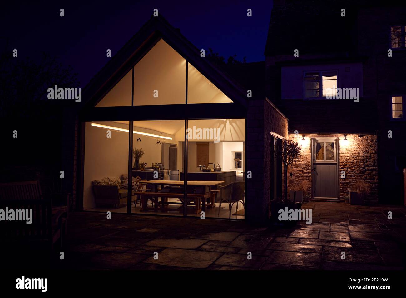 Kitchen lighting night hi-res stock photography and images - Alamy