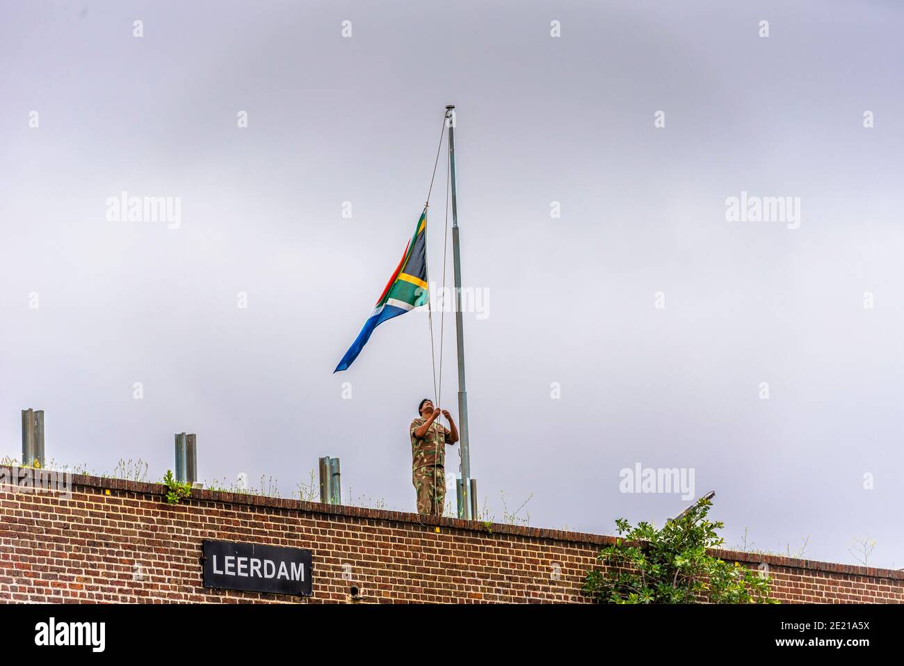 Raising the flag hi-res stock photography and images - Alamy
