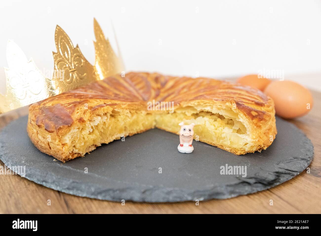 Three kings cake galette hi-res stock photography and images - Alamy