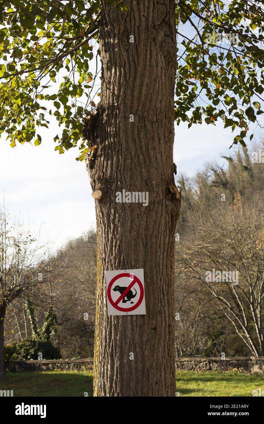 Dog sign foul fouling hi-res stock photography and images - Alamy