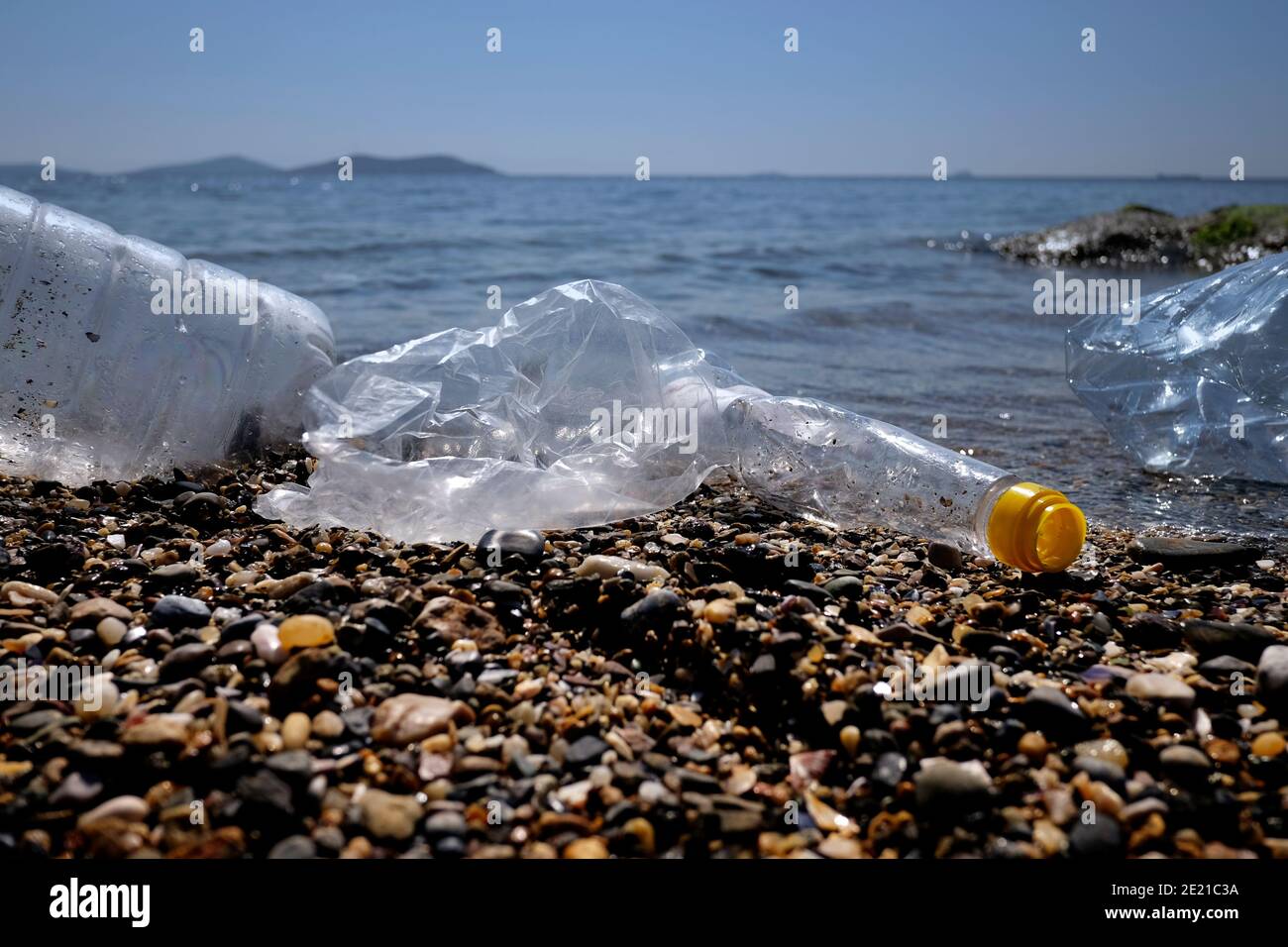 Plastic pollution in the sea Stock Photo - Alamy