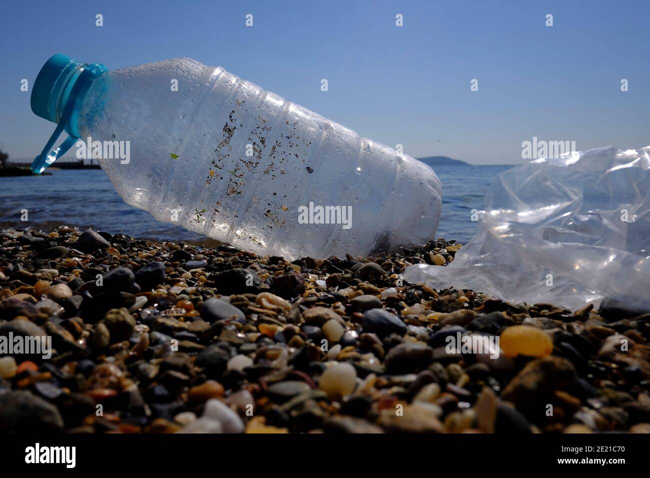 Plastic pollution in the sea Stock Photo - Alamy