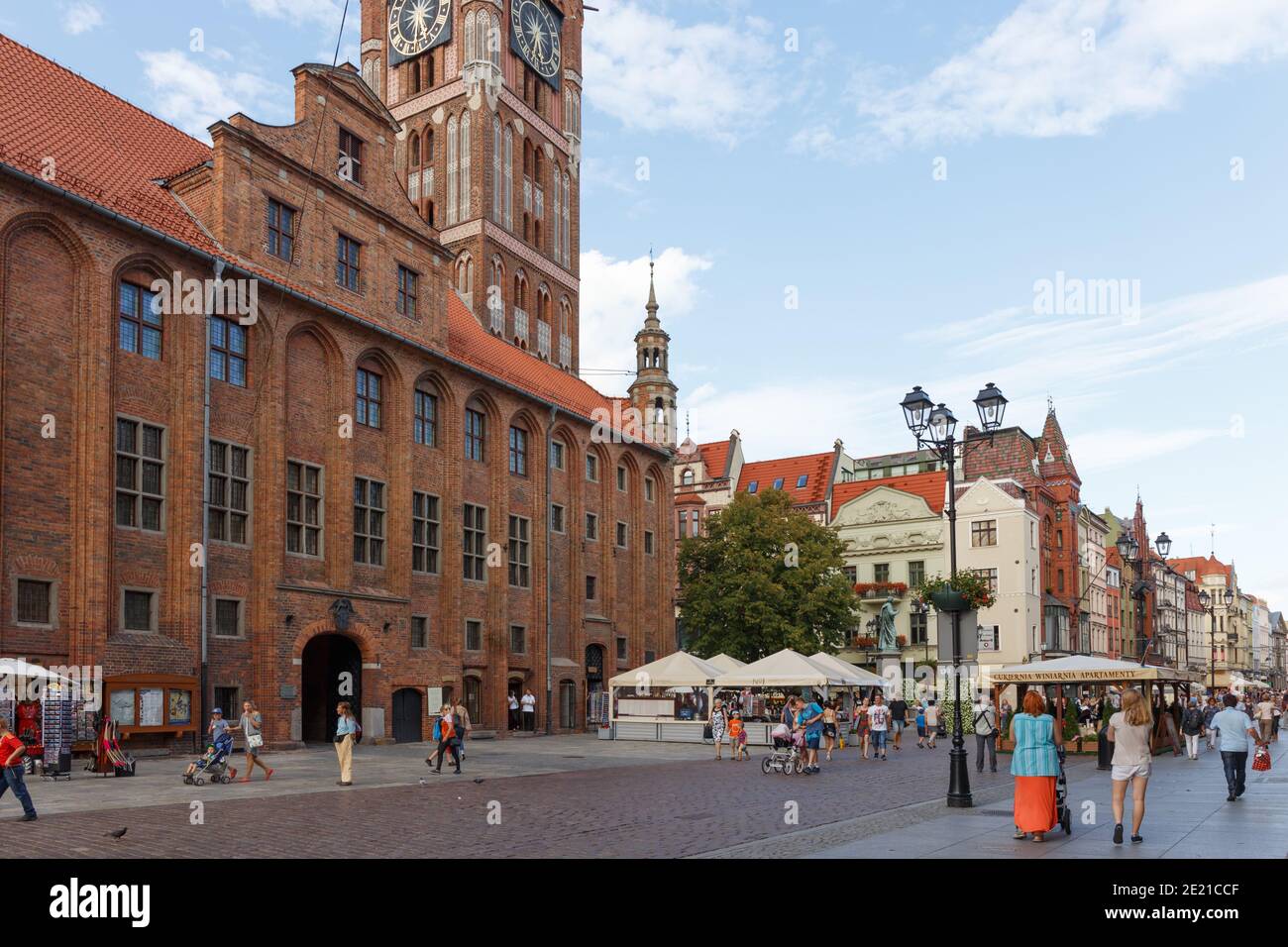 Torun old town city hall medieval architecture hi-res stock photography ...