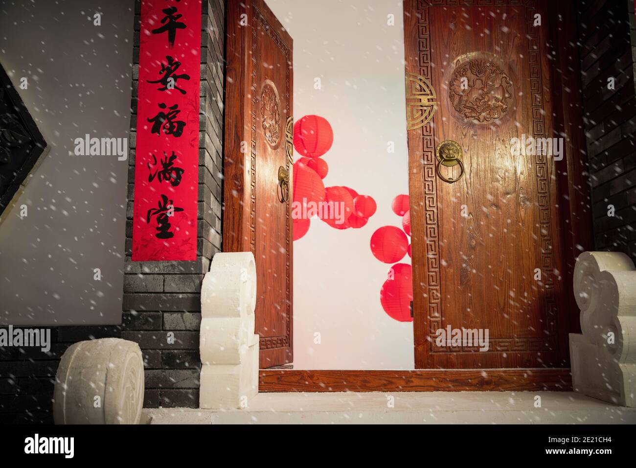 House open door chinese new year hi-res stock photography and images ...
