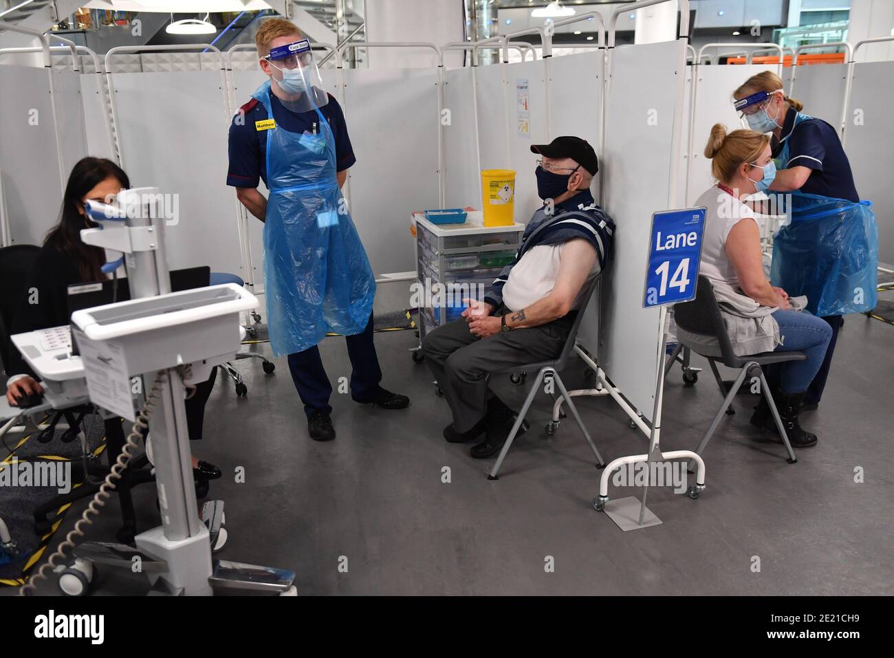Nhs injections hi-res stock photography and images - Alamy