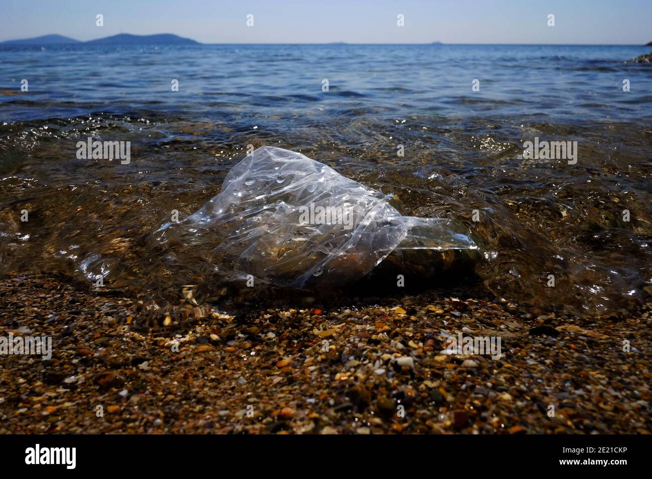 Plastic pollution in the sea Stock Photo - Alamy