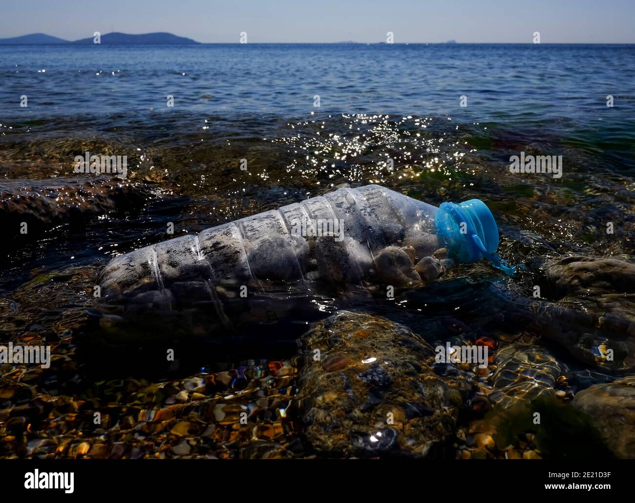 Plastic pollution in the sea Stock Photo - Alamy