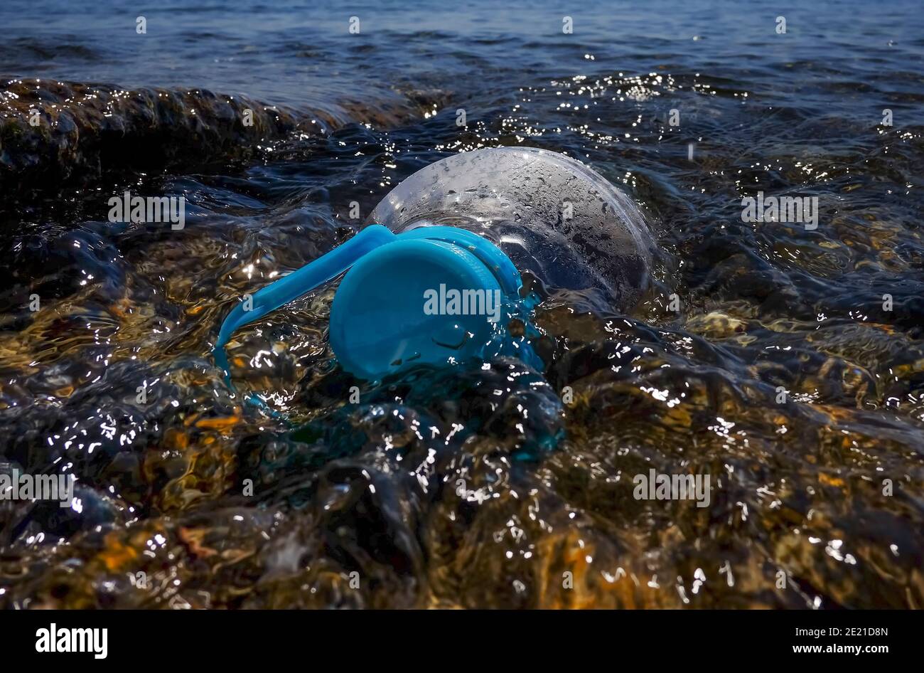 Plastic pollution in the sea Stock Photo - Alamy