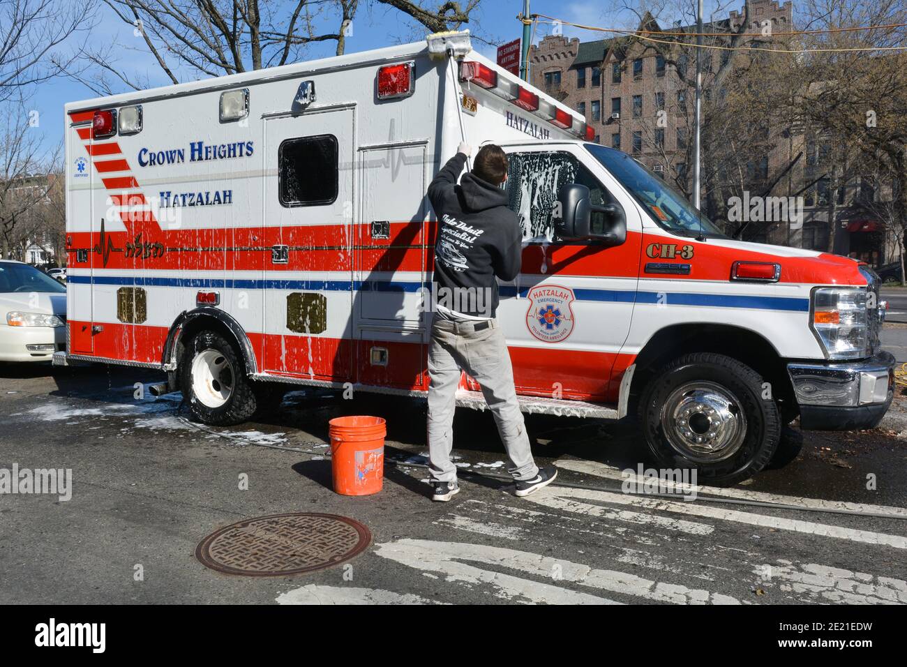 Hatzalah ambulance hi-res stock photography and images - Alamy