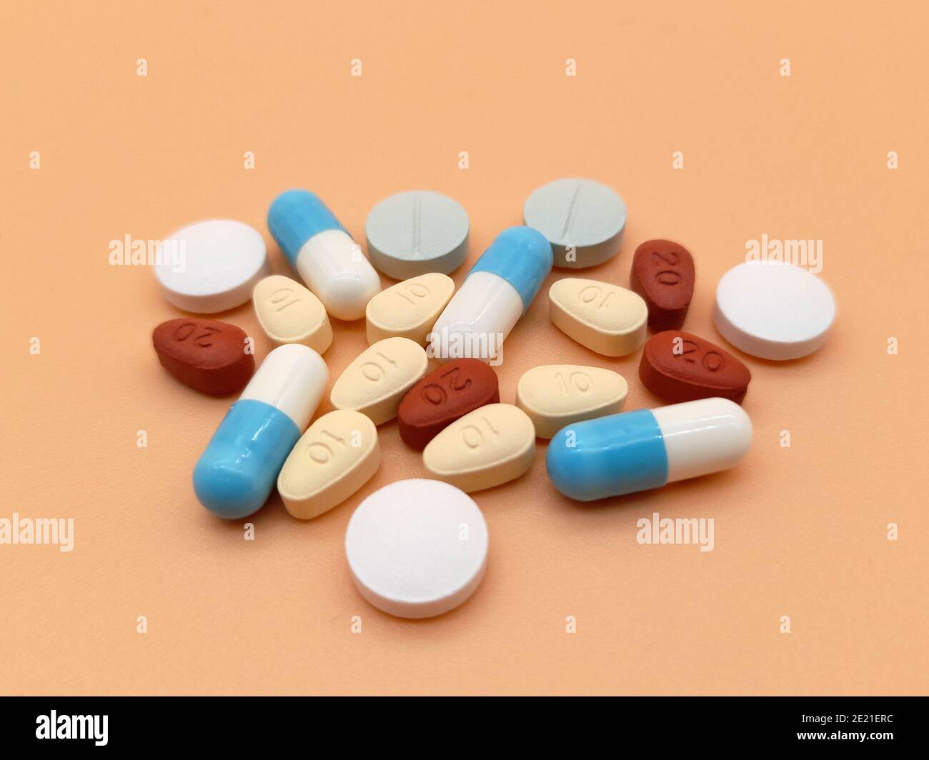 Prescription drugs pile hi-res stock photography and images - Alamy