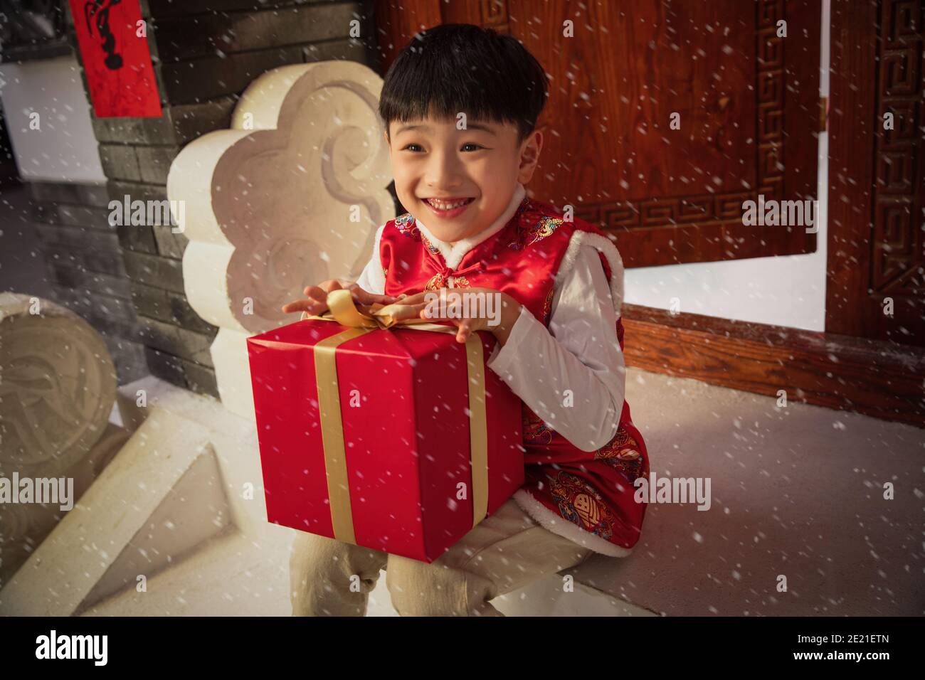 Lovely boy holding the gift box Stock Photo - Alamy