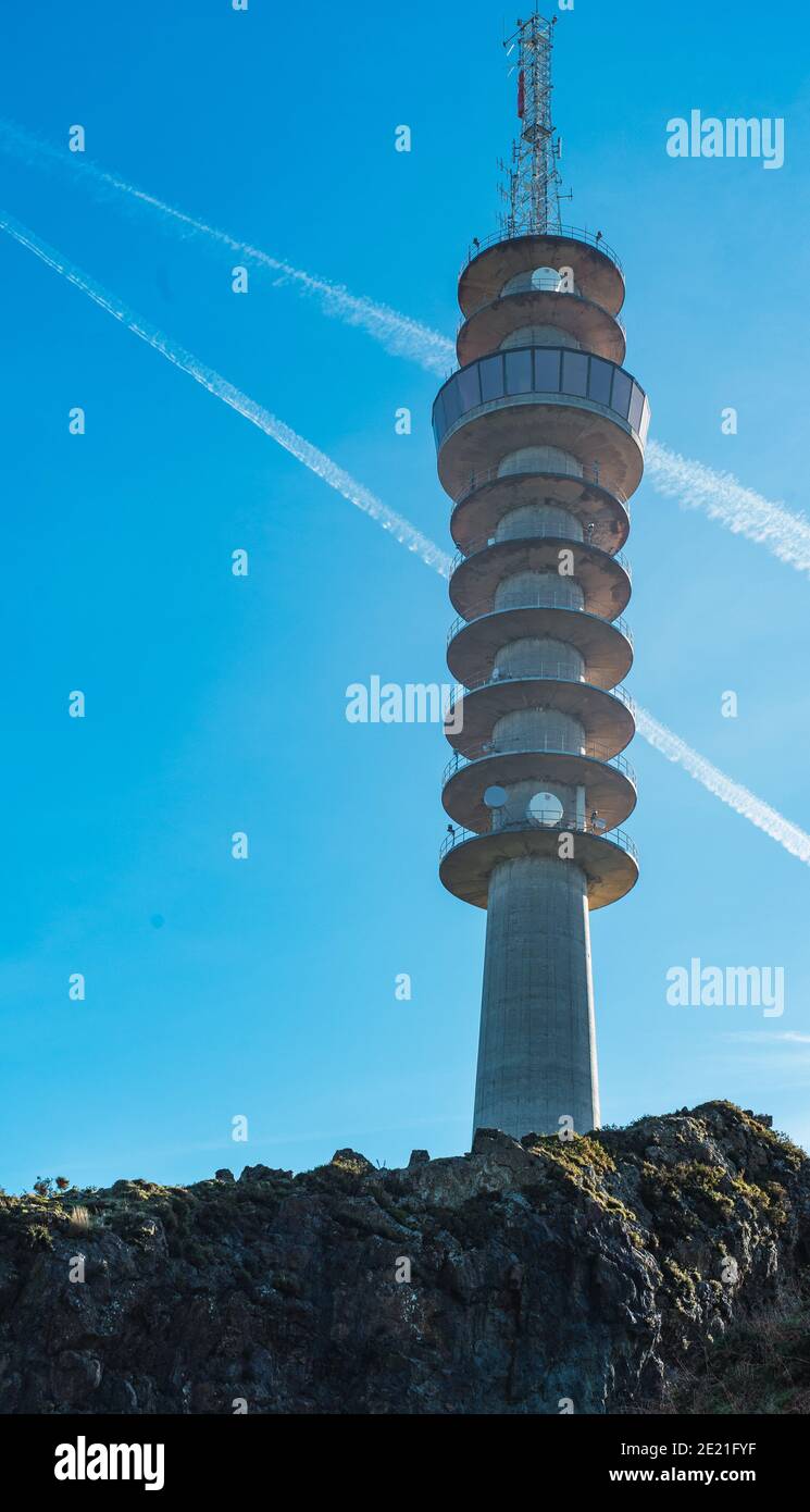 Wireless transmitting station hi-res stock photography and images - Alamy