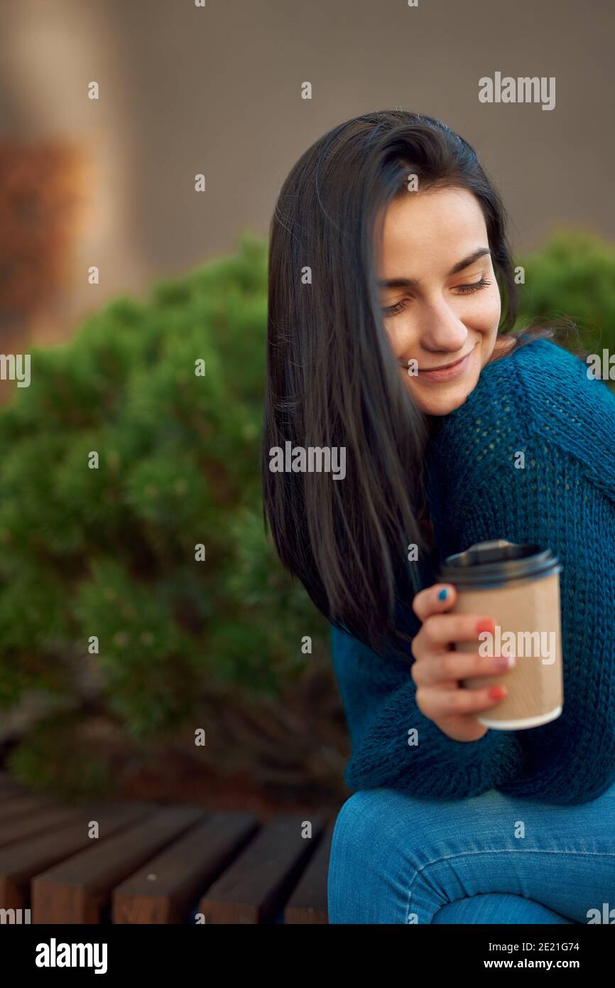 Pretty woman leaning forward hi-res stock photography and images - Alamy