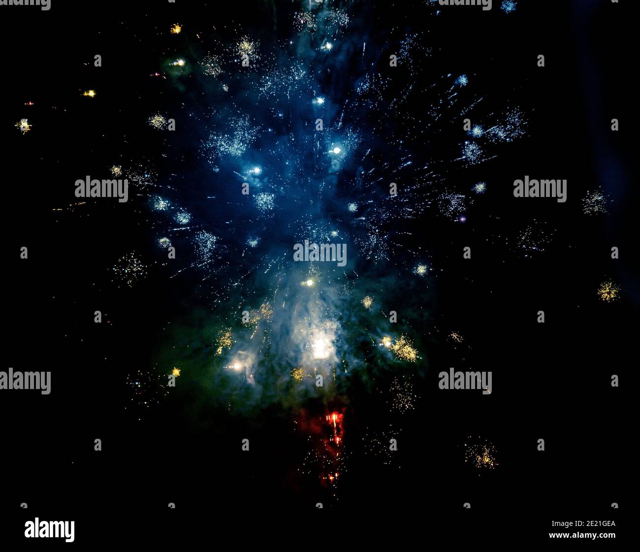 Night sky with fireworks hi-res stock photography and images - Alamy