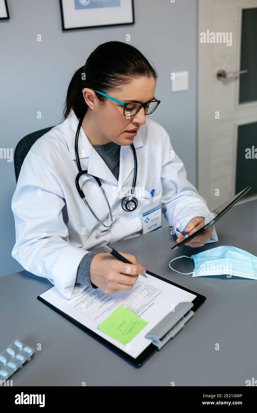 Telemedicine consultation hi-res stock photography and images - Alamy