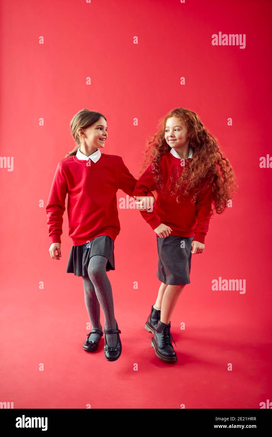 Friends linking arms back to back hi-res stock photography and images ...