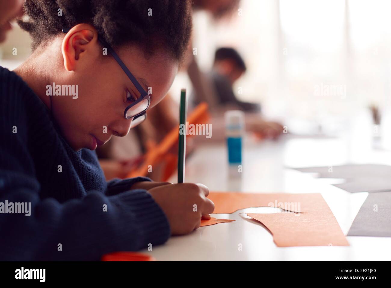 Arts and crafts kids parents hi-res stock photography and images - Alamy