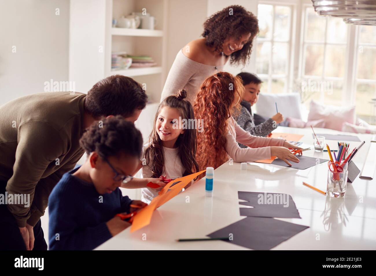 Arts and crafts kids parents hi-res stock photography and images - Alamy