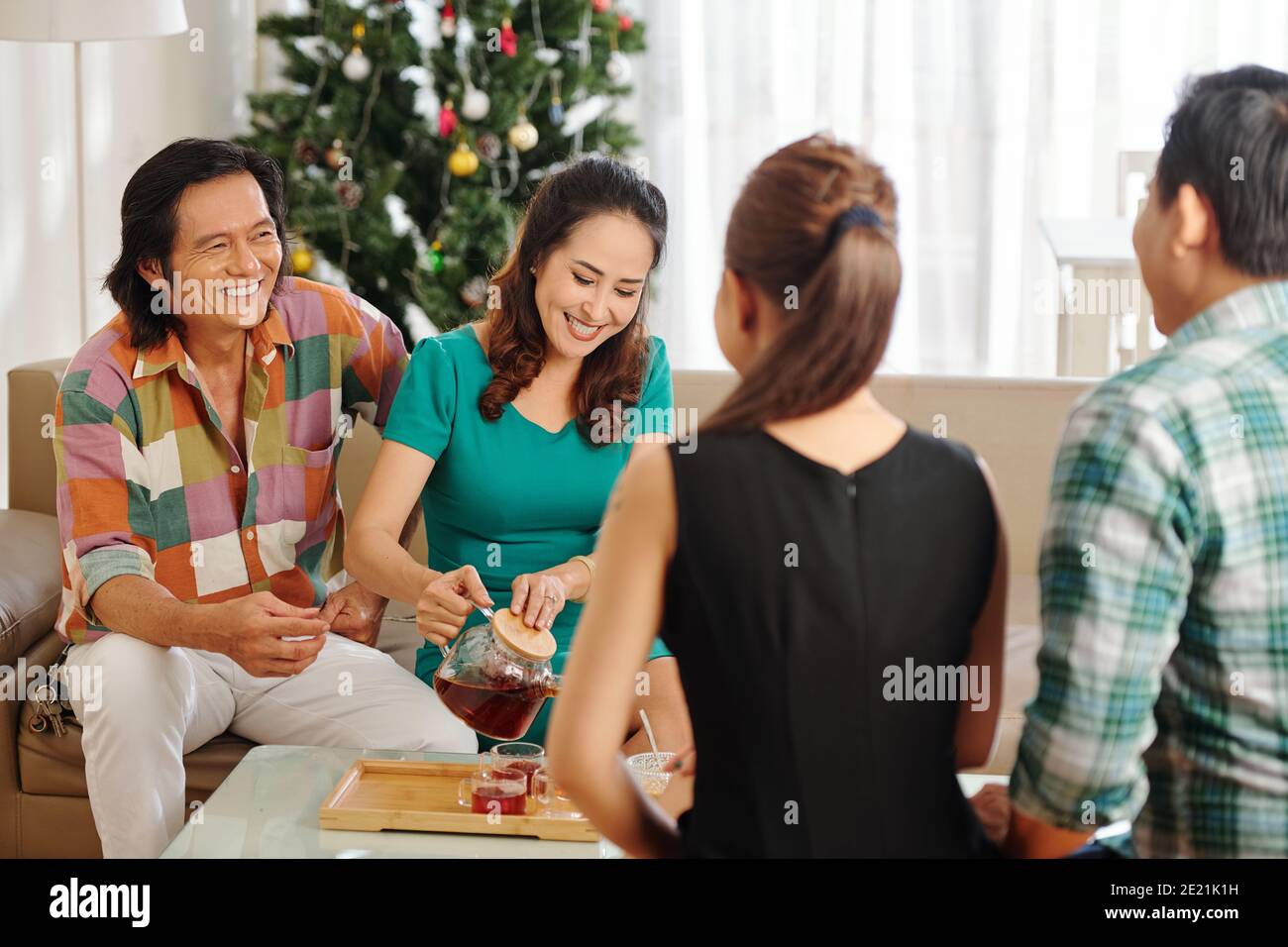 Adult social gathering candid hi-res stock photography and images - Alamy