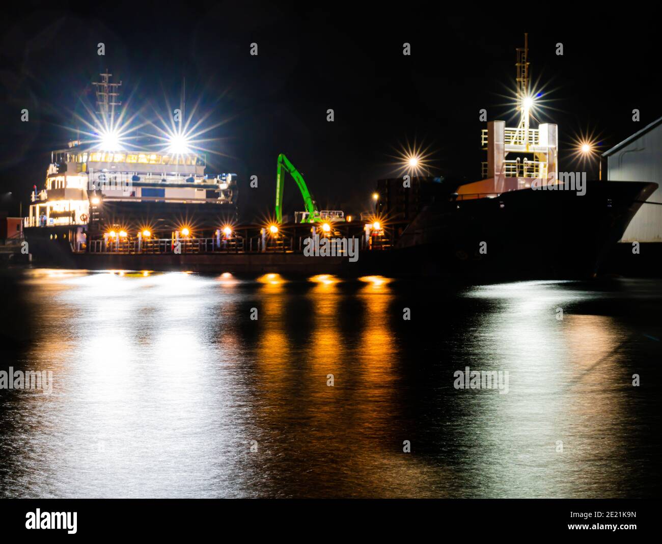 Ship oil terminal night hi-res stock photography and images - Alamy