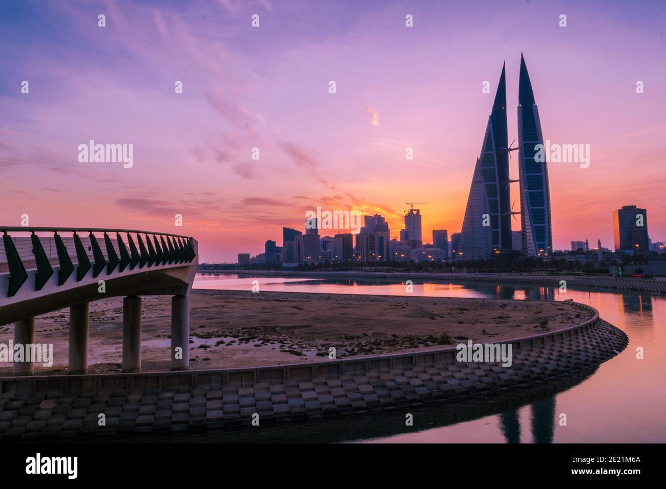 Bahrain world trade center construction hi-res stock photography and ...