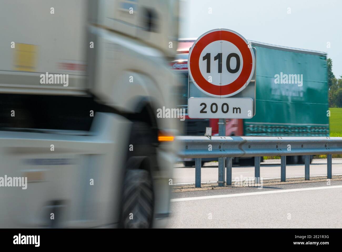 Speed display sign hi-res stock photography and images - Alamy